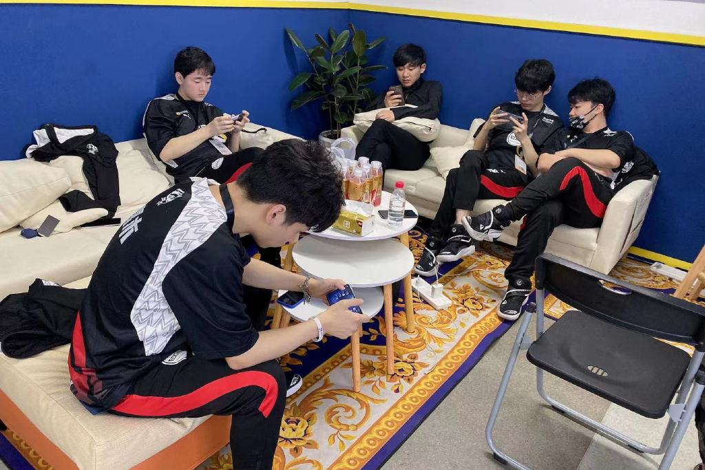 GK强势复苏，B组形势大乱，EDGM和MTG之战成关键，不排除加赛可能-小米游戏中心