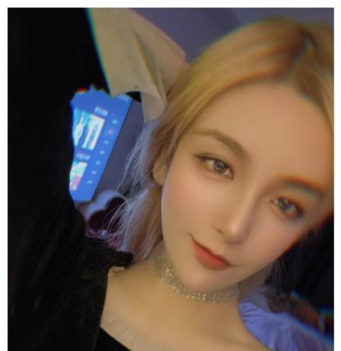 LPL女解说Rita兑现EDG夺冠承诺，渔网袜加身完美尽显，有福了-小米游戏中心