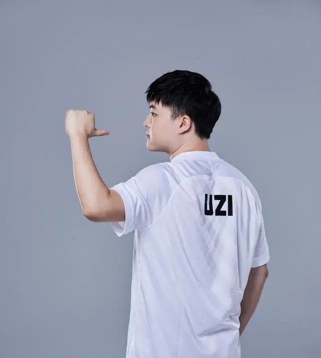 Uzi黑历史被扒！香锅评价：输赢责任在整个团队，不只单一选手！-小米游戏中心