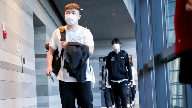 Uzi第一次和JKL打训练赛，一天之内连打六场，下场打EDG首发稳了-小米游戏中心