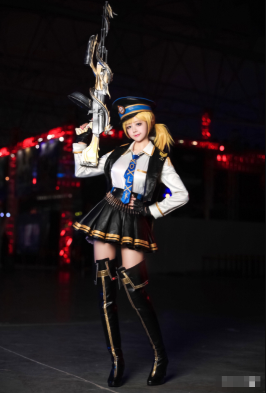 CF手游精品cosplay - 穿越火线-枪战王者攻略-小米游戏中心