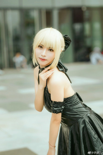 《FGO》SaberCOS：身材完美-小米游戏中心