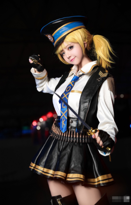 CF手游精品cosplay - 穿越火线-枪战王者攻略-小米游戏中心