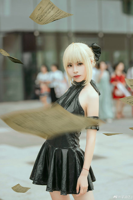 《FGO》SaberCOS：身材完美-小米游戏中心