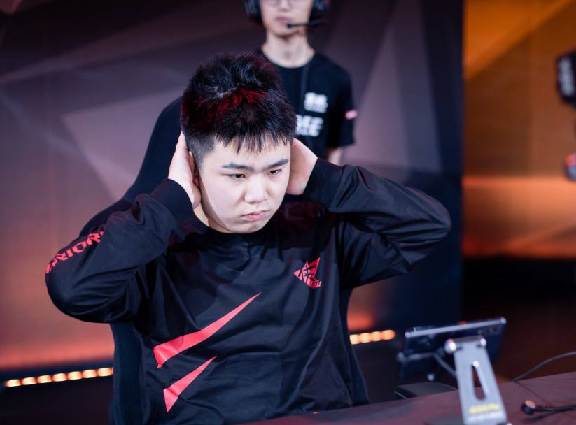 RW8人挂牌彻底重建，大名单几乎空了，渡劫没退役，无铭又走了-小米游戏中心