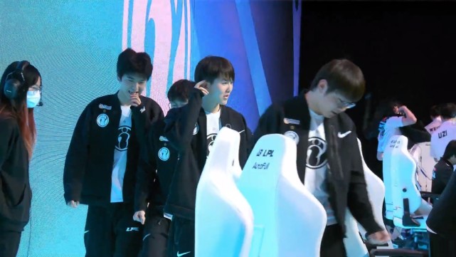 “Uzi尽力了，但根本活不下来”，BLG为错误BP付出代价，被IG击败-小米游戏中心