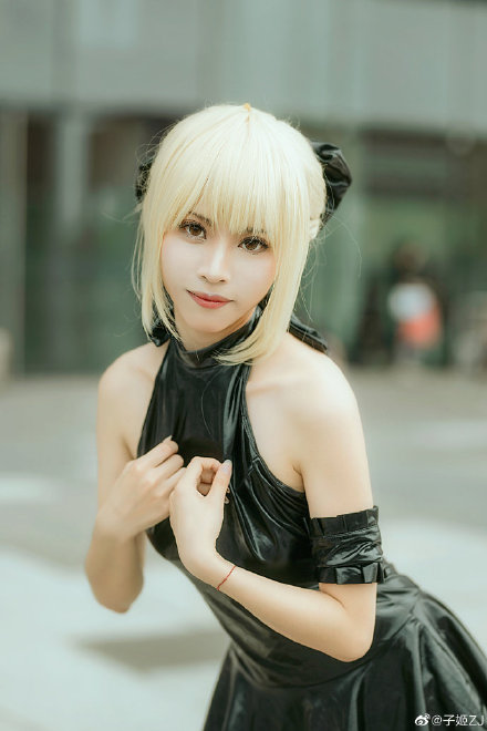 《FGO》SaberCOS：身材完美-小米游戏中心