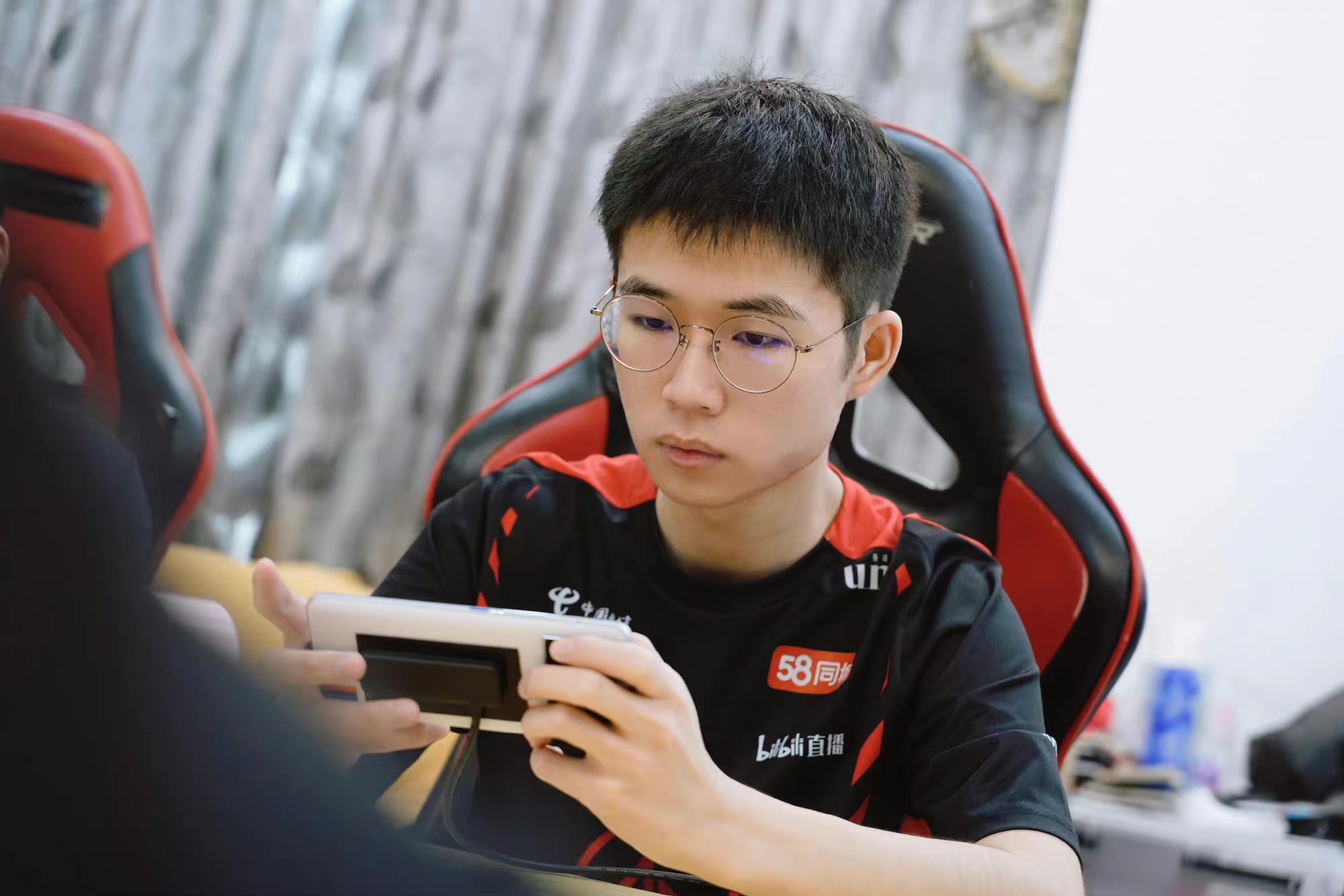 久诚固定在AG2队训练，云黎频繁跟AG1队5排，与EDGM一战要上场？-小米游戏中心