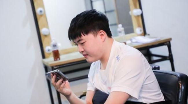 RNG官宣新赛季名单，kenzhu为主教练，LPL揭幕战引期待！-小米游戏中心