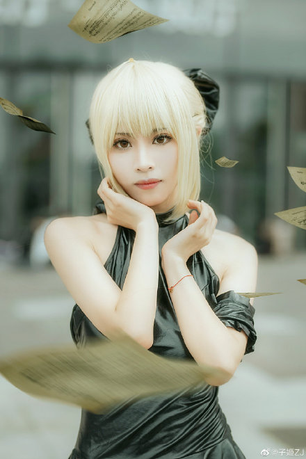 《FGO》SaberCOS：身材完美-小米游戏中心