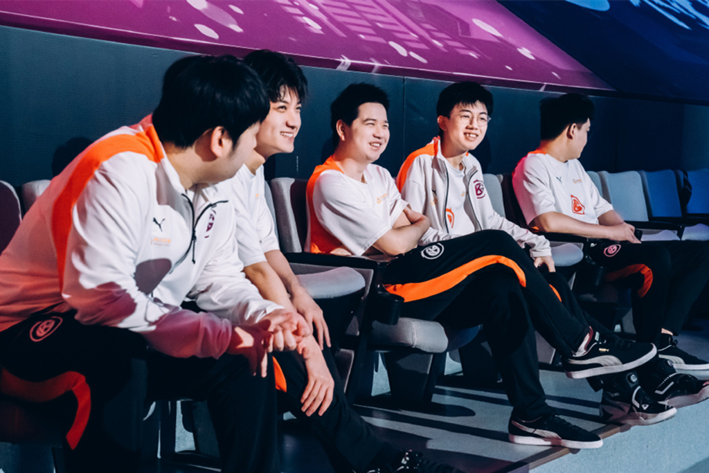 GK虽被淘汰却十分励志，条件堪比当年的TS，老板比WE还抠-小米游戏中心