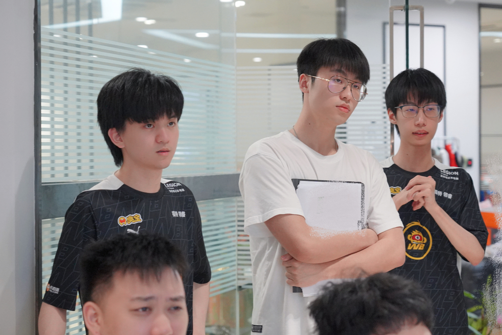 WB摘星屠狼冲到S2，TTG和AG整装归来，S组真要变天了？-小米游戏中心