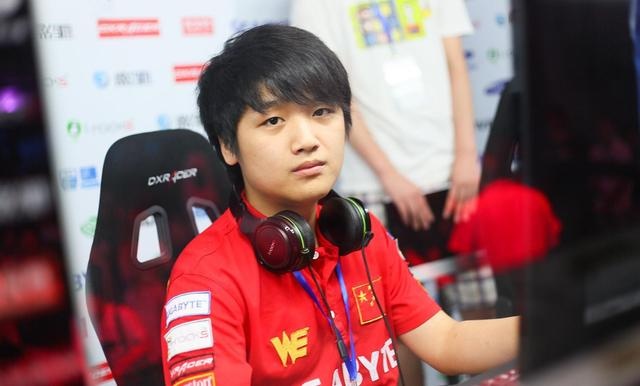 微笑“偷”LWX冠军皮肤：把L挡住，FPX薇恩就是我WX的了资讯-小米游戏中心