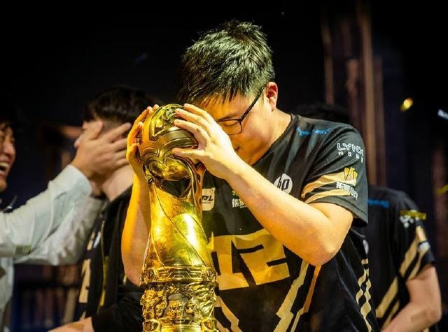 LPL选手身价排行榜出炉 Uzi蝉联榜首 是JKL五倍资讯-小米游戏中心