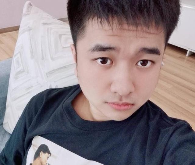 Mole直播化身Rookie迷弟：刚看到要打架，对线的Rookie就已经到了资讯-小米游戏中心