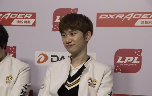 UZI韩服上演五排好戏，Doinb触发肌肉记忆玩起四保一！资讯-小米游戏中心