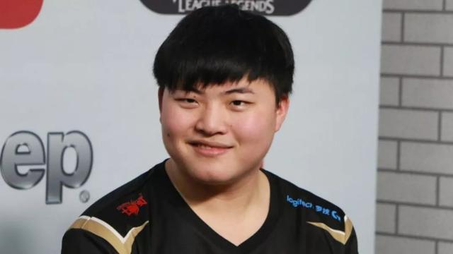 爷的青春结束了！UZI官宣退役，5分钟转发破万，首条评论看哭粉丝资讯-小米游戏中心