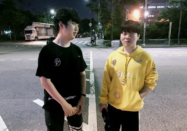 Rookie跟Duke聊天：如果IG进世界赛就邀请他，大哥表示不想来？资讯-小米游戏中心