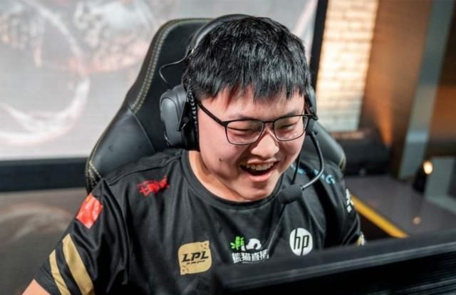 PDD又复播了，约Uzi一起组队吃鸡被放鸽子，理由让PDD欲哭无泪资讯-小米游戏中心